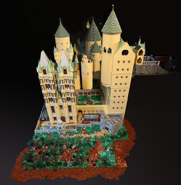 Giant Lego Hogwarts | The Mary Sue