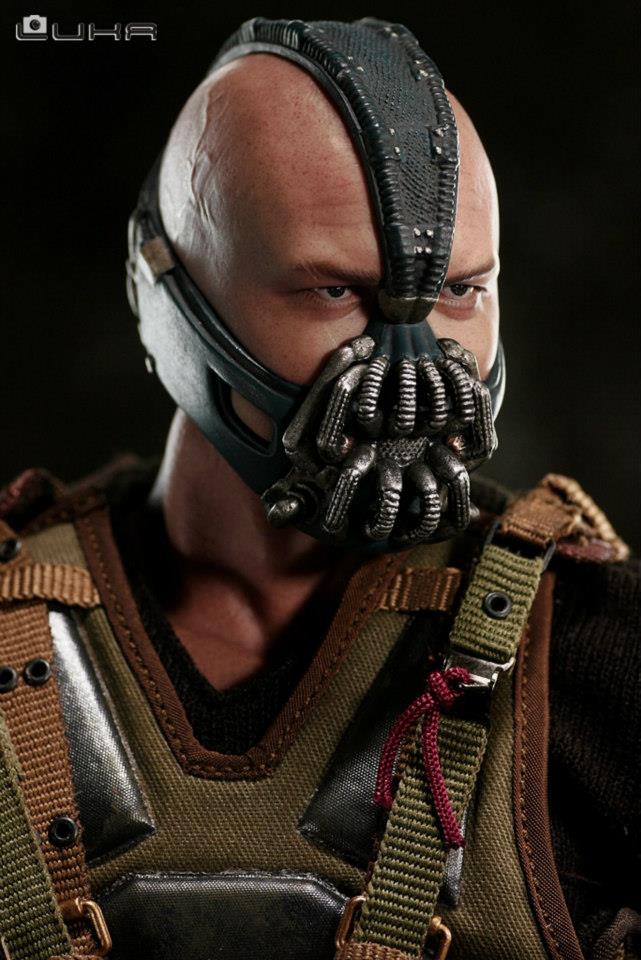 Bane Gets Back-Breaking Poses In His Lifelike Hot Toys Figure | The ...