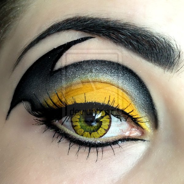 Bug Eye Makeup | The Mary Sue