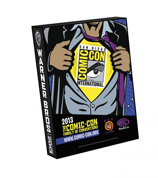 Warner Bros. SDCC'13 Exclusive Bags With Capes | The Mary Sue