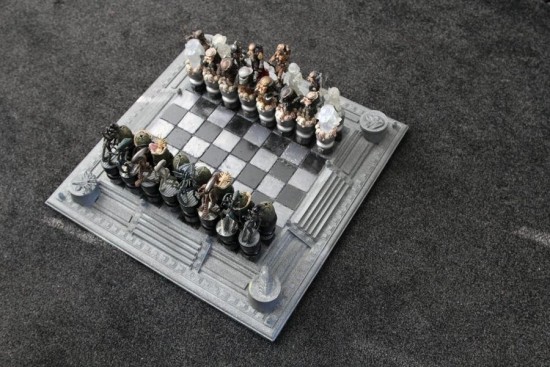 Aliens Vs. Predator Chess Set the Most Civilized Way for Aliens and ...
