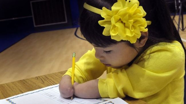 Seven Year Old Wins Penmanship Award Without Hands | The Mary Sue