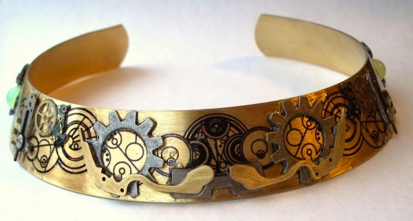 Things We Saw Today: Doctor Who Gallifreyan Collar | The Mary Sue