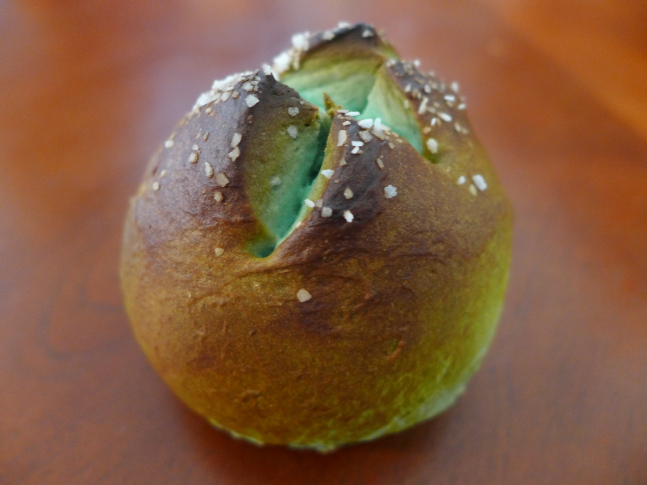 Xenomorph Egg Bread Rolls | The Mary Sue