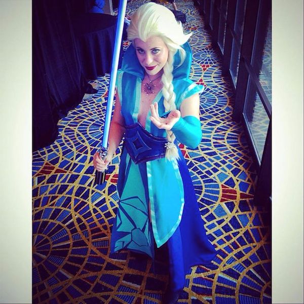 Things We Saw Today: Sith Elsa Is Not To Be Toyed With | The Mary Sue