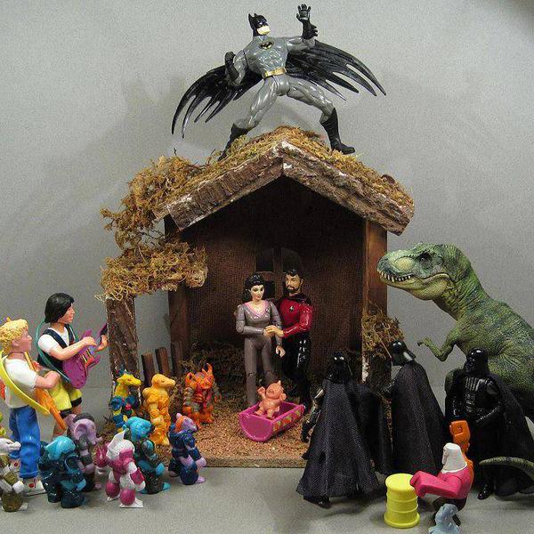 Star Trek Jonathan Frakes Impressed By Nerdy Nativity Scene | The Mary Sue