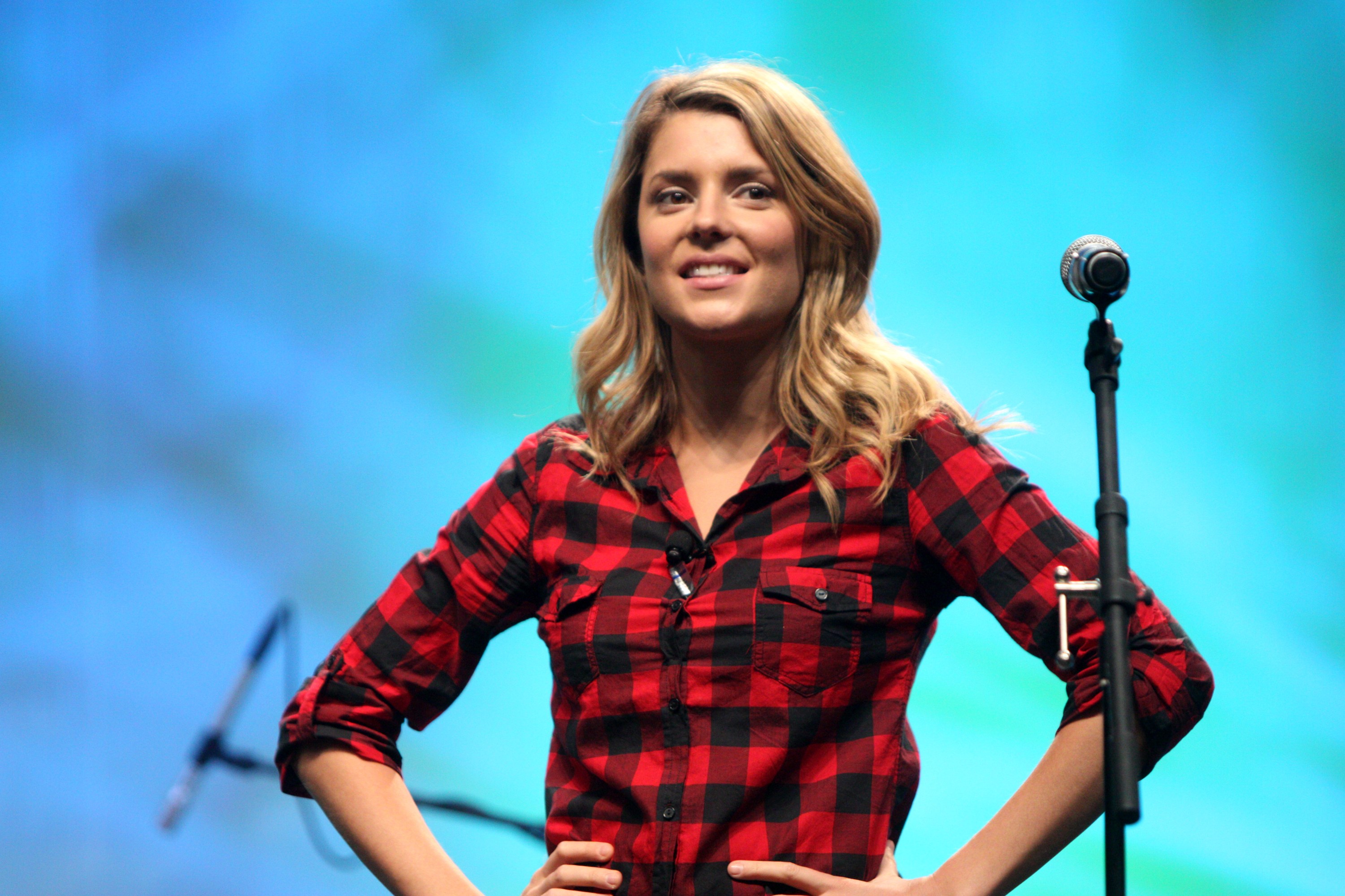 Grace Helbig Will Star in Her Own TV Show | The Mary Sue