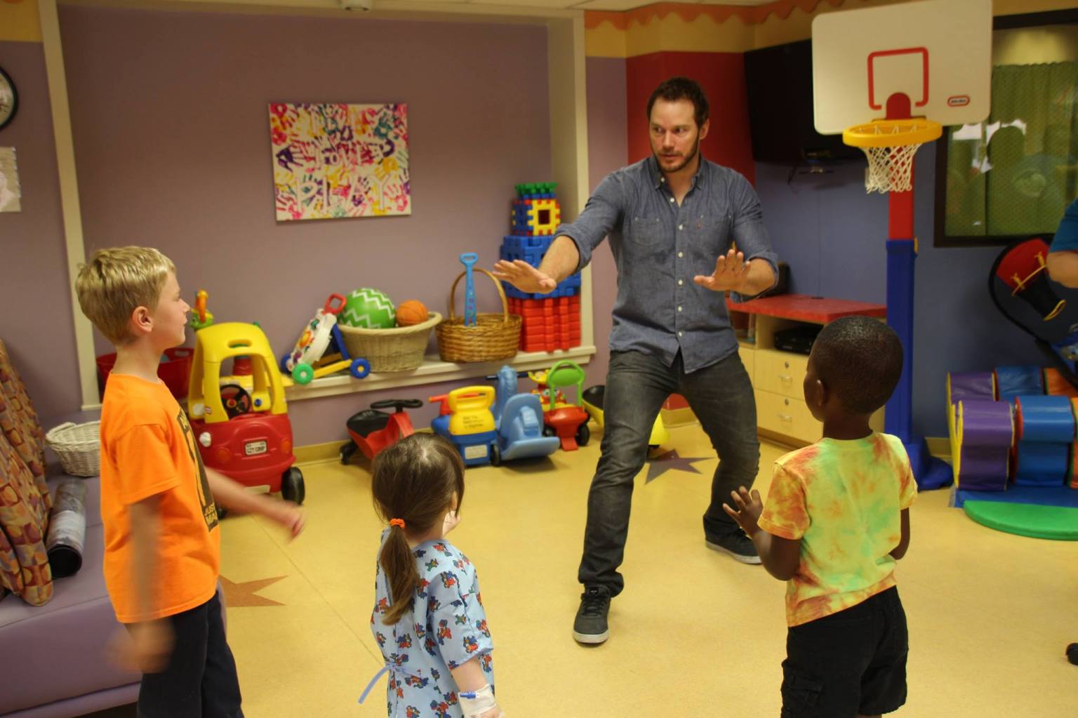Zookeepers Pratt Jurassic Raptor Training Kids Hospital | The Mary Sue