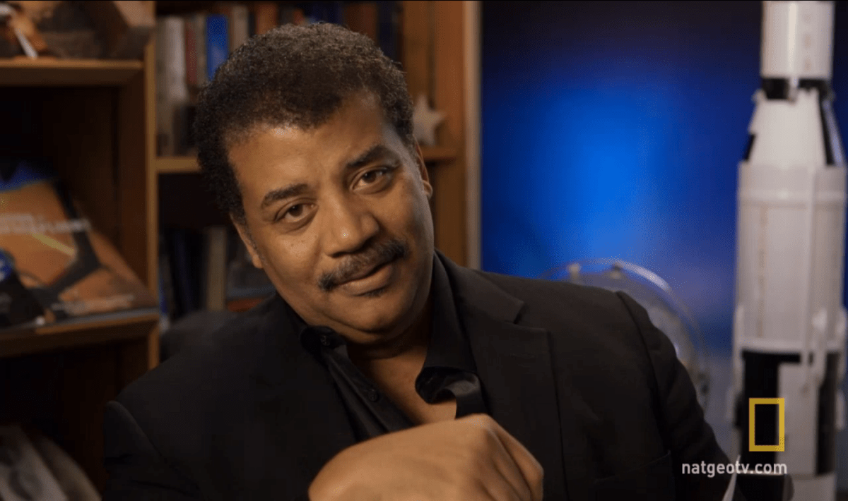 Neil deGrasse Tyson Responds To 'Mean Tweets' | The Mary Sue