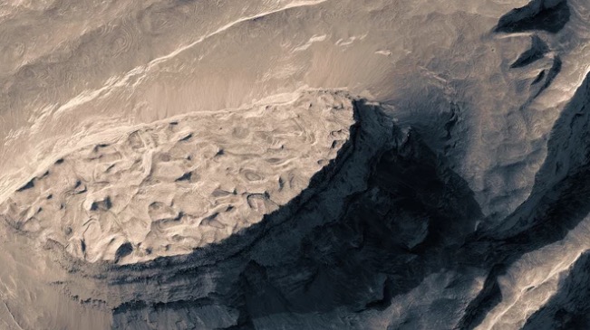 3D Recreation From Satellite Images Lets You Fly Over Mars | The Mary Sue