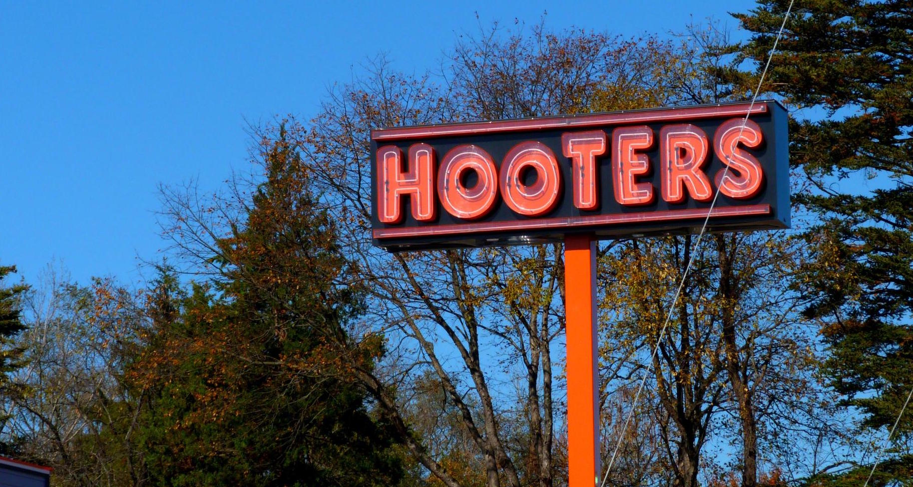 How to Fix Hooters for MIllennials | The Mary Sue