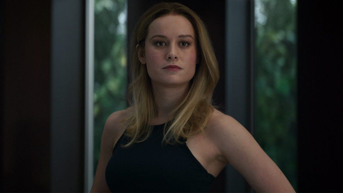 Brie Larson Posed With Thor's Hammer and Men Are Crying | The Mary Sue