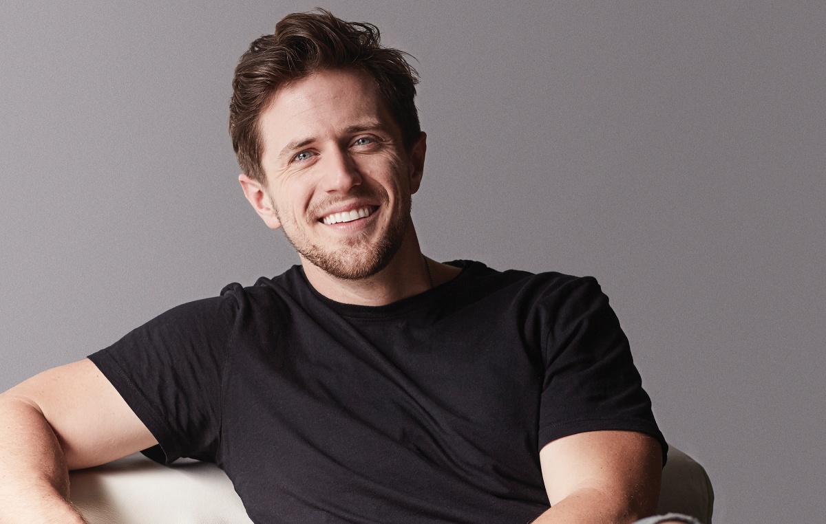 Pierce Brown's 'Dark Age' —'The Solar System Is at War. No One Is Safe ...