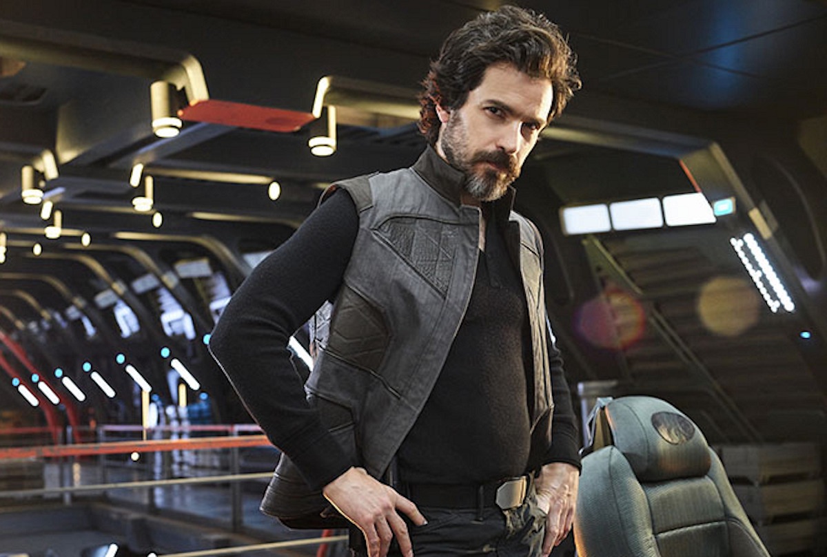 Why Does Star Trek: Picard's Cristóbal Rios Have So Many Holograms ...