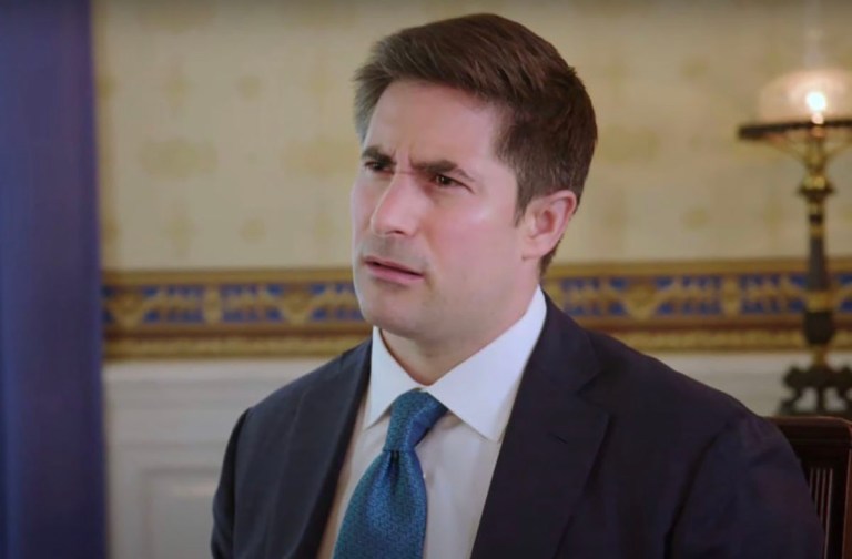 'Axios' Gave Us a Perfect Meme of Jonathan Swan's Disbelief | The Mary Sue