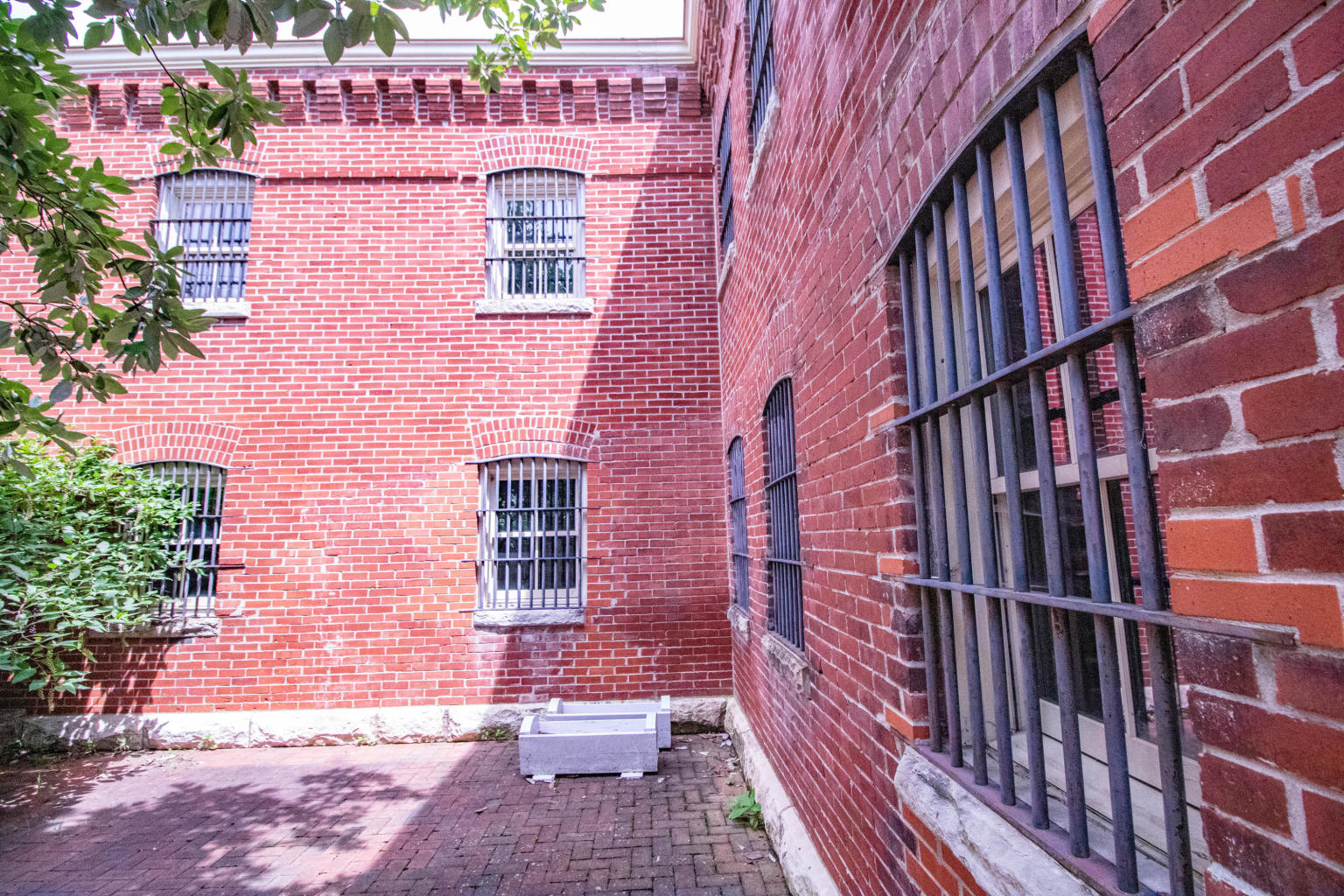'Jail House' Real Estate Listing Goes Viral | The Mary Sue