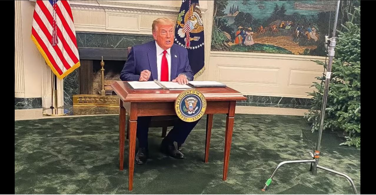 Let's All Laugh at Trump's Tiny Widdle Baby Desk | The Mary Sue