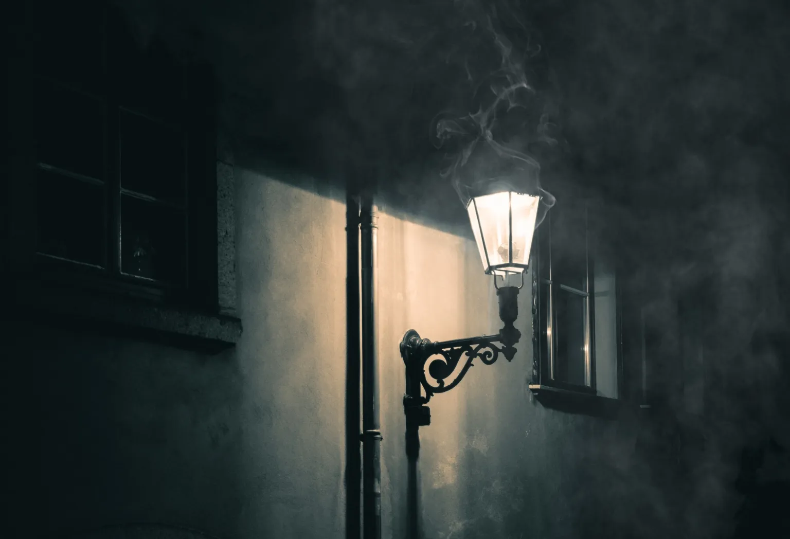 The Merriam-Webster Word of the Year: Gaslight Meaning, Explained | The ...