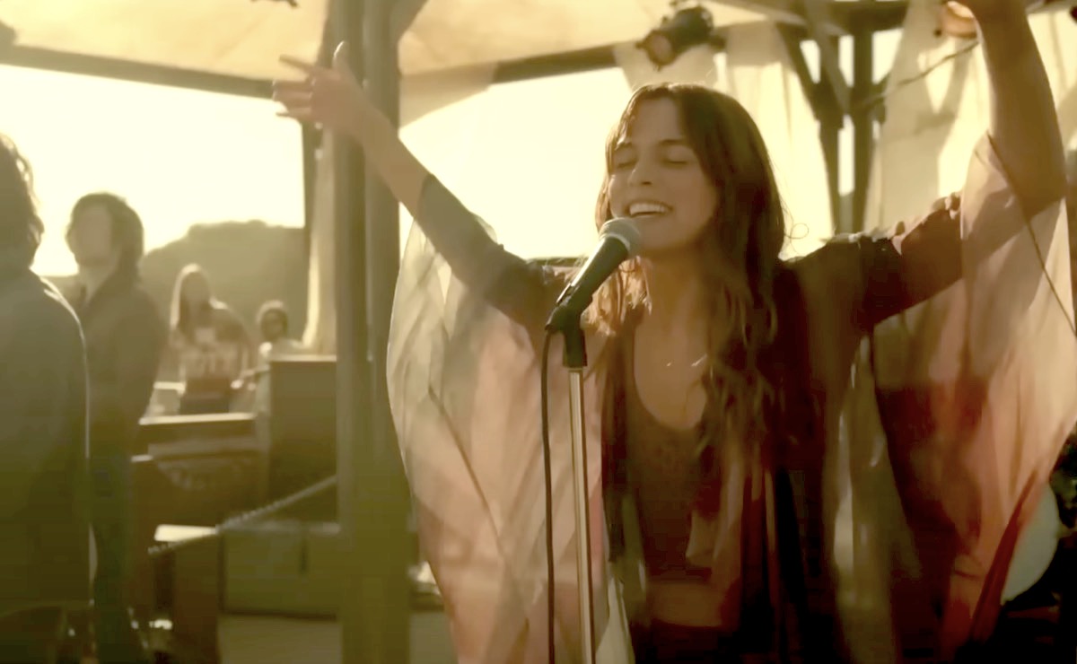 Frankie Pine Talks Bringing the 70s to Life in 'Daisy Jones & the Six ...