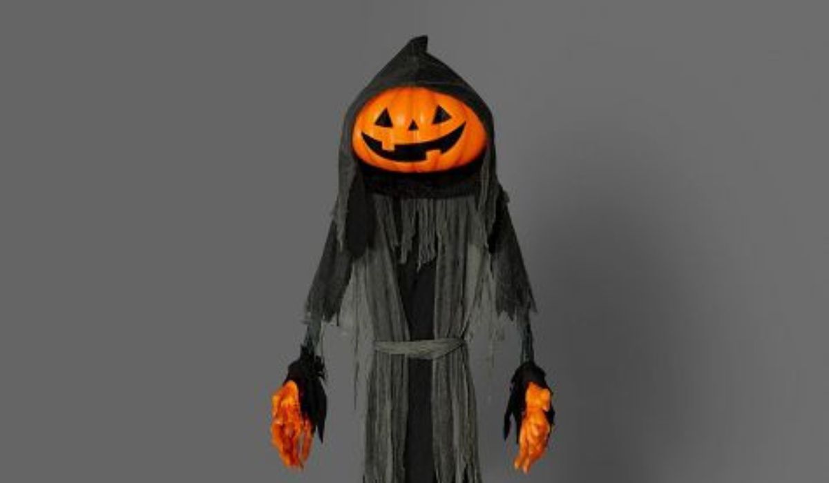 This Halloween Decoration Has Everyone on TikTok in a Chokehold | The ...