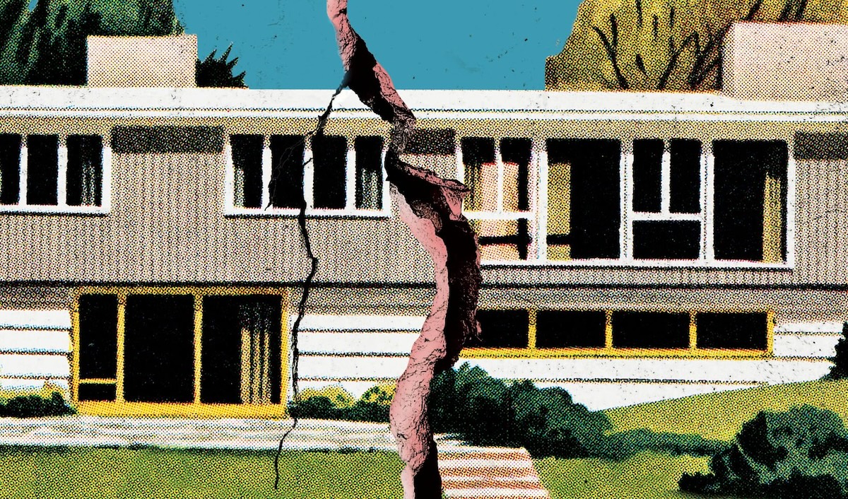 'The Devil and Mrs. Davenport' Review: An Addicting Feminist Thriller ...