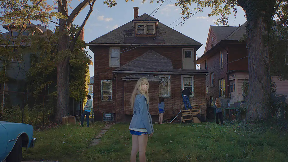 'It Follows' ending explained | The Mary Sue