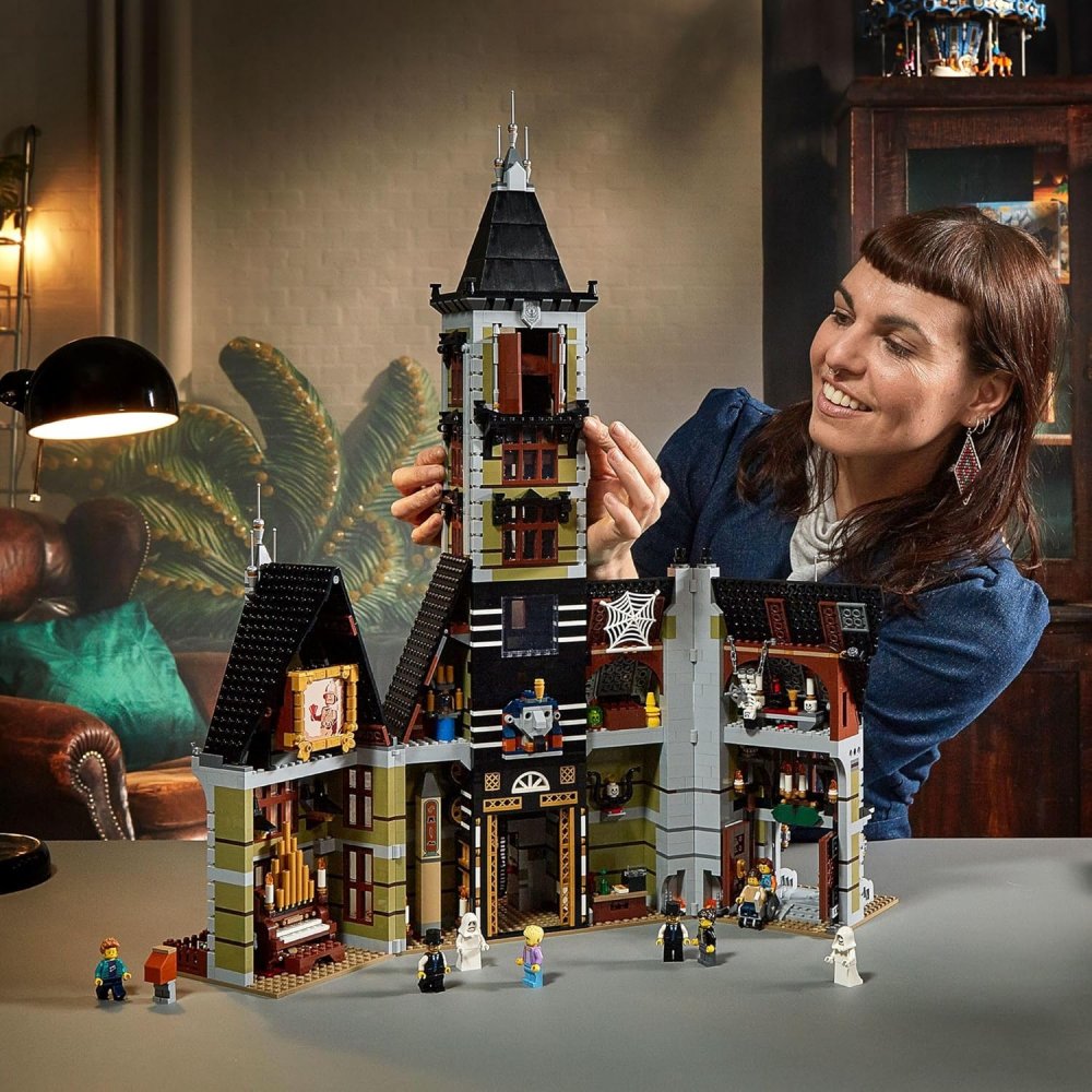 10 spookiest Halloween LEGO sets | The Mary Sue