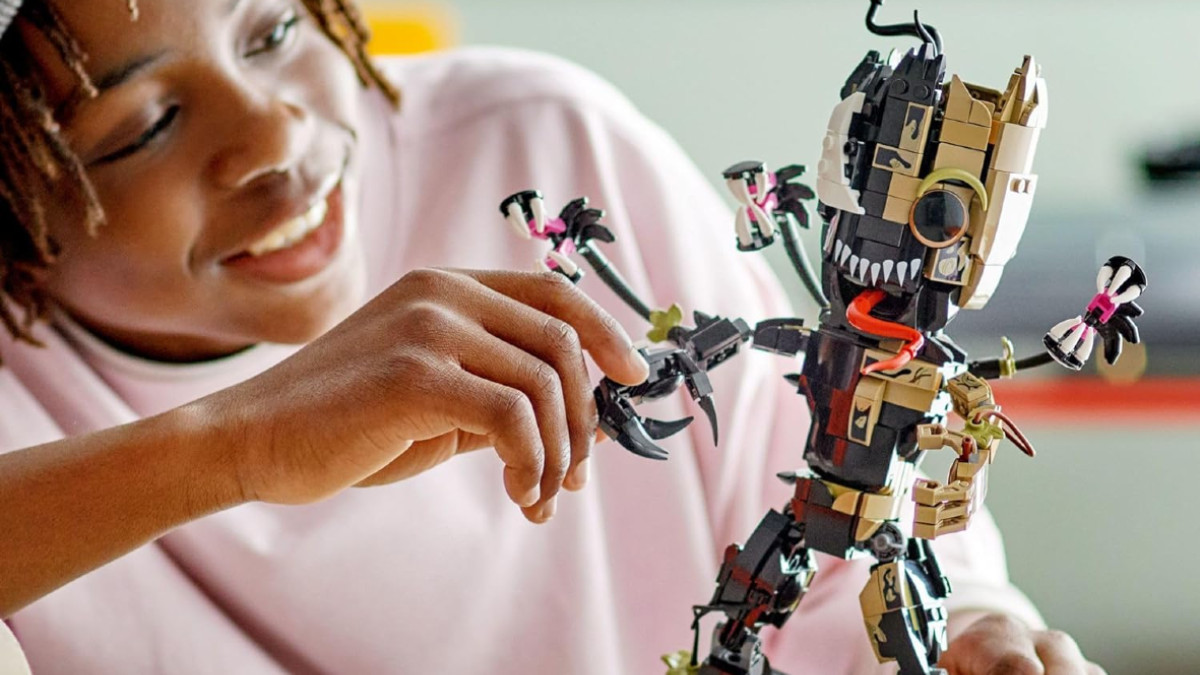 These are the 10 funniest LEGO sets we've ever come across | The Mary Sue