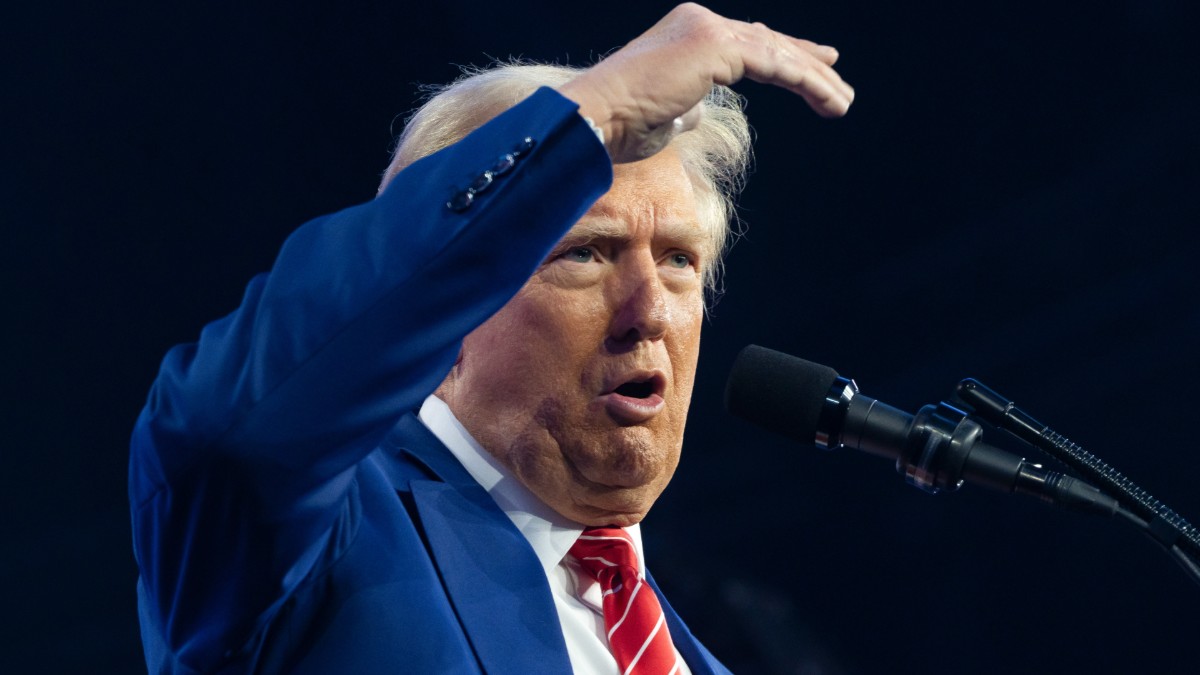 'Photoshopping the tiny crowd size again': Trump's inauguration ...