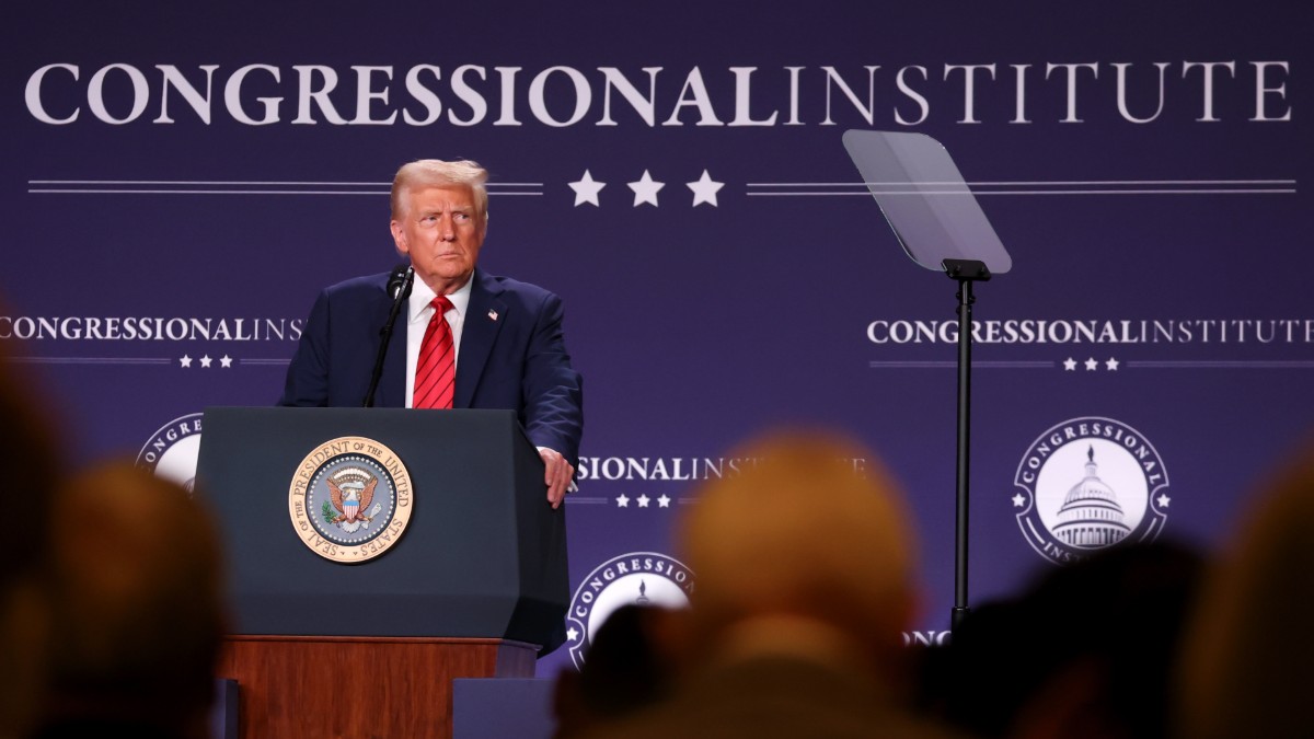 ‘This press conference is disgusting’: Donald Trump spends plane crash ...