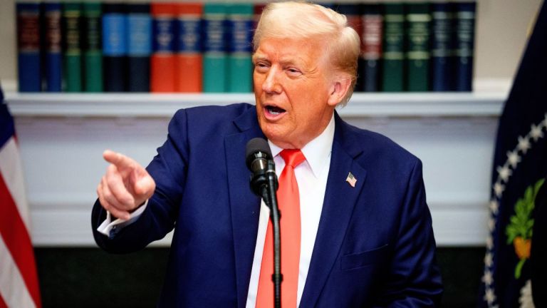 Netflix is giving a platform to racist comedian who performed at Trump ...