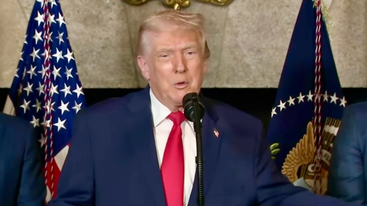 Trump clumsily sidesteps an Epstein question but not before shoving the ...