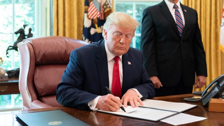 Joe Kent opposes U.S. plans for Iran, and Trump is suddenly questioning ...